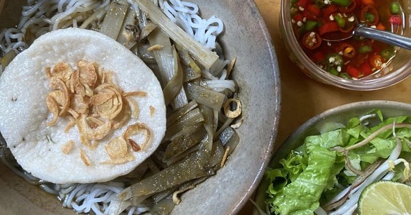 Smelly in every bite: Check out this stinky crab noodle dish from ...
